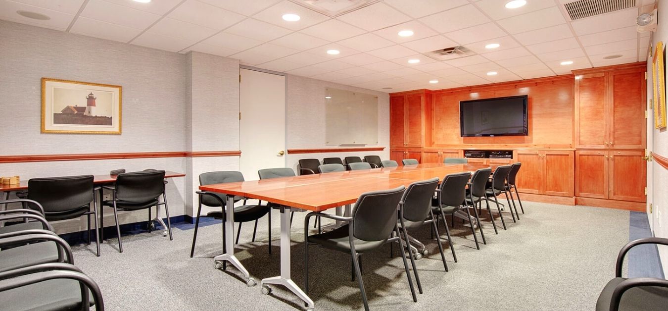 Why You Should Consider a Conference Room For Rent